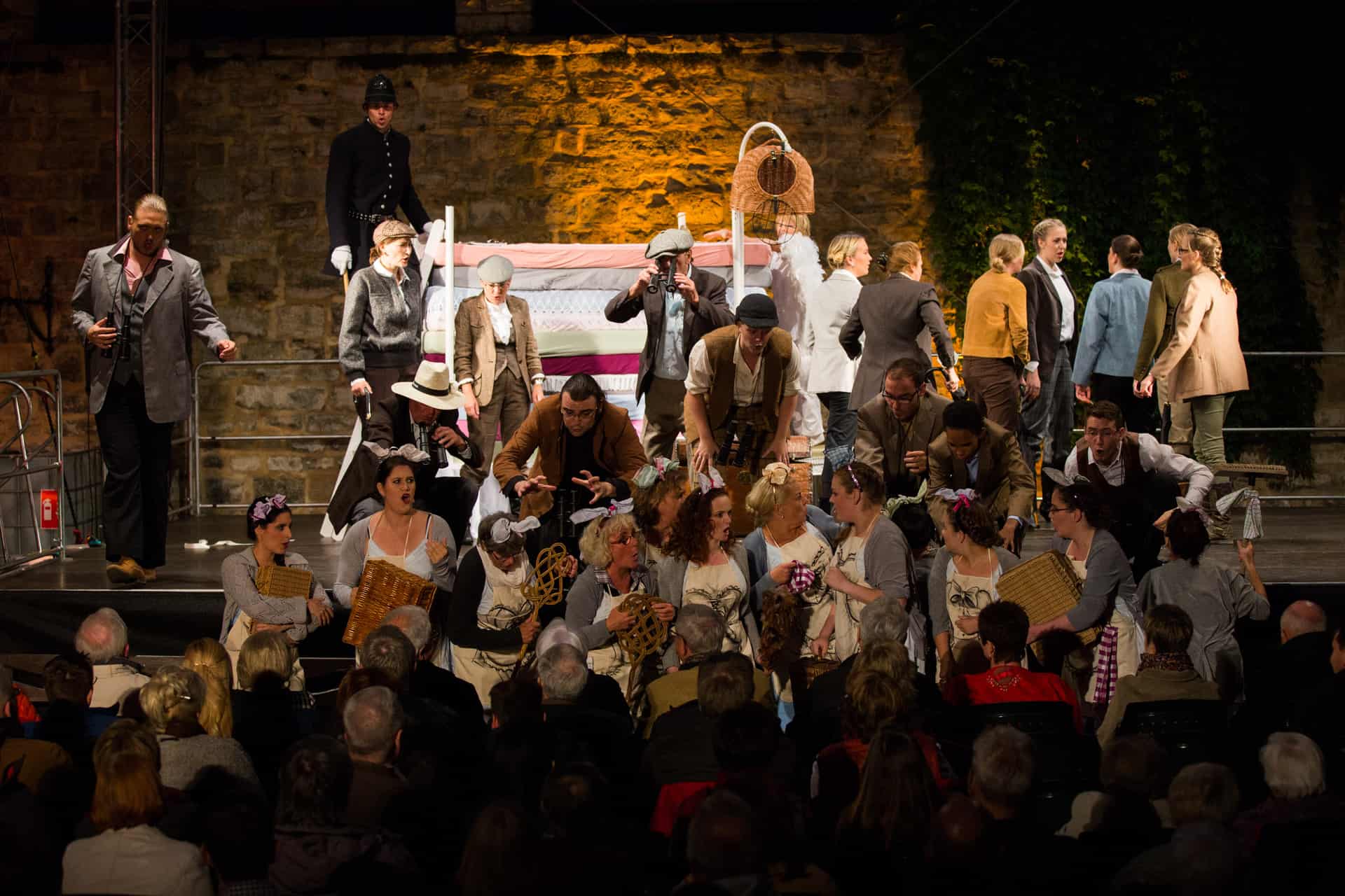 Opernfans pilgern auf die Burg Warberg - Der Löwe